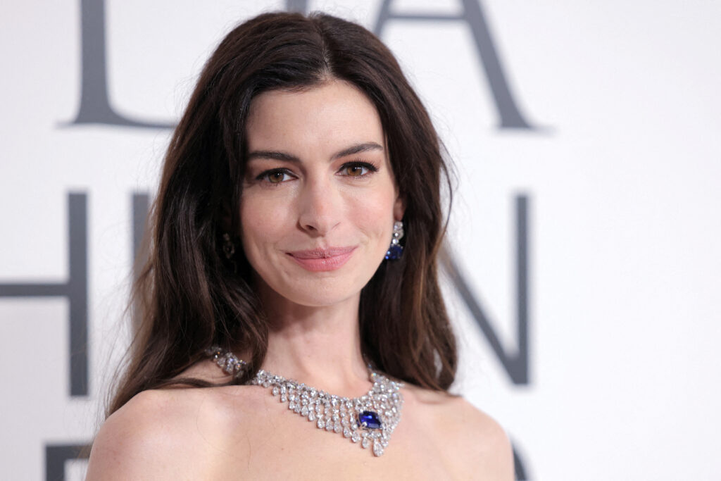 Anne Hathaway apologizes for being ‘dismissive’ to same reporter who almost quit over Blake ...